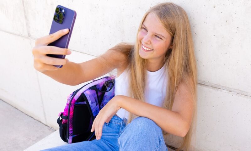 US Tech Company Releases First 'Dumb' iPhone for Children